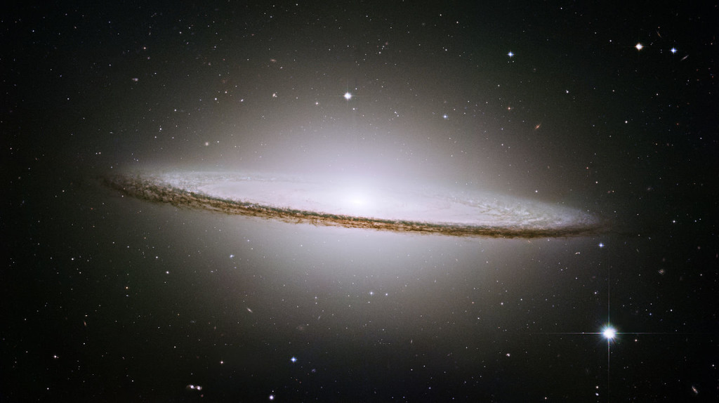 Messier 104: Sombrero Galaxy | Messier Objects